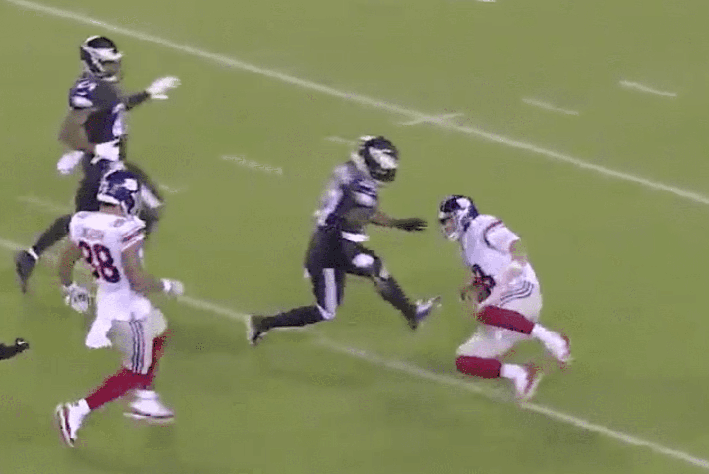 Daniel Jones hilariously falls, wipes out on would-be TD run - Swipe Sports